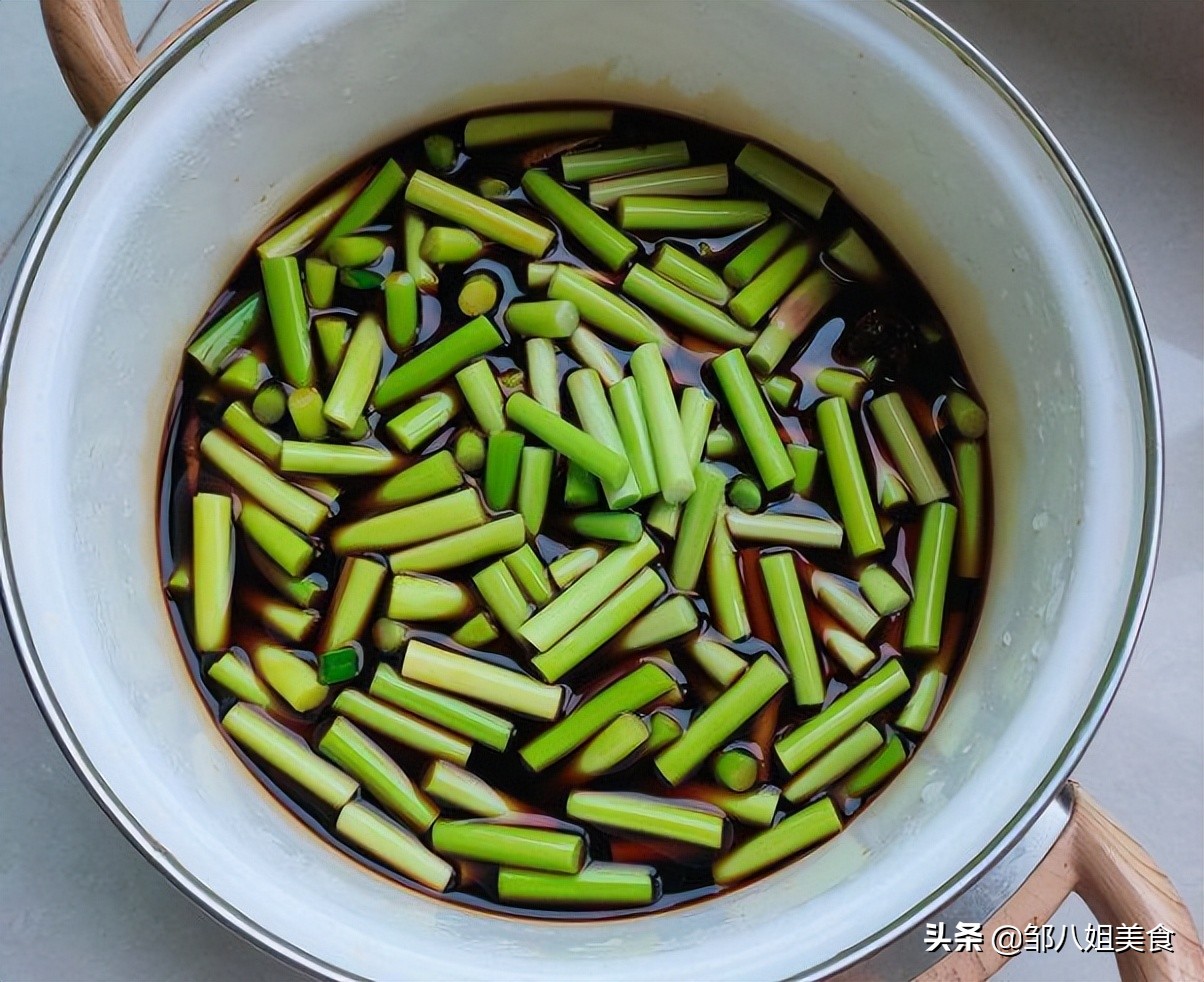 Garlic sprouts just salted is not good!Pickled garlic sprouts with ...