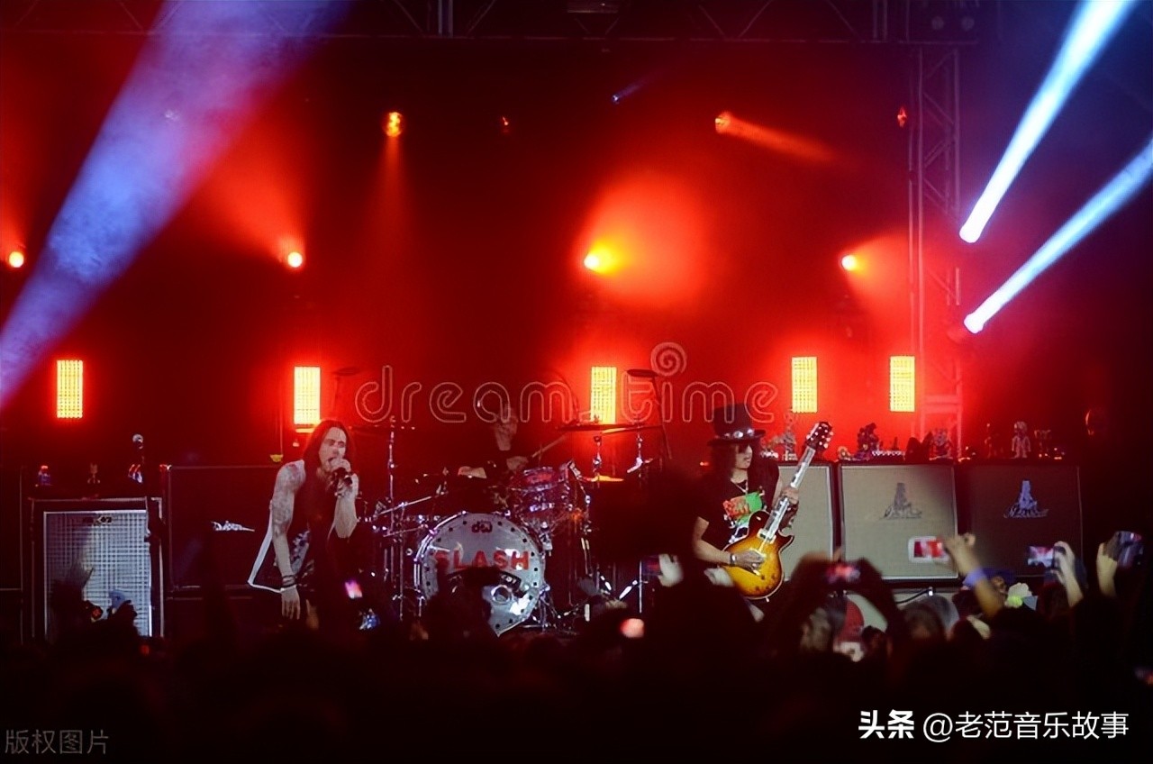 "Don't Cry": a tangled love triangle, a band's divine comedy, - iMedia