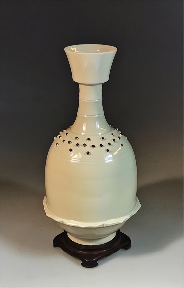 Focusing on the shape of Ding kiln porcelain in Song Dynasty, discuss ...