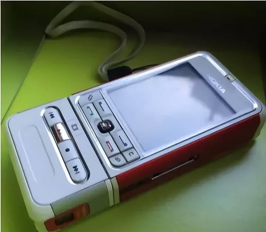 The Nokia 3250 from 18 years ago had a half-rotatable body and the sound quality was amazing - iNEWS