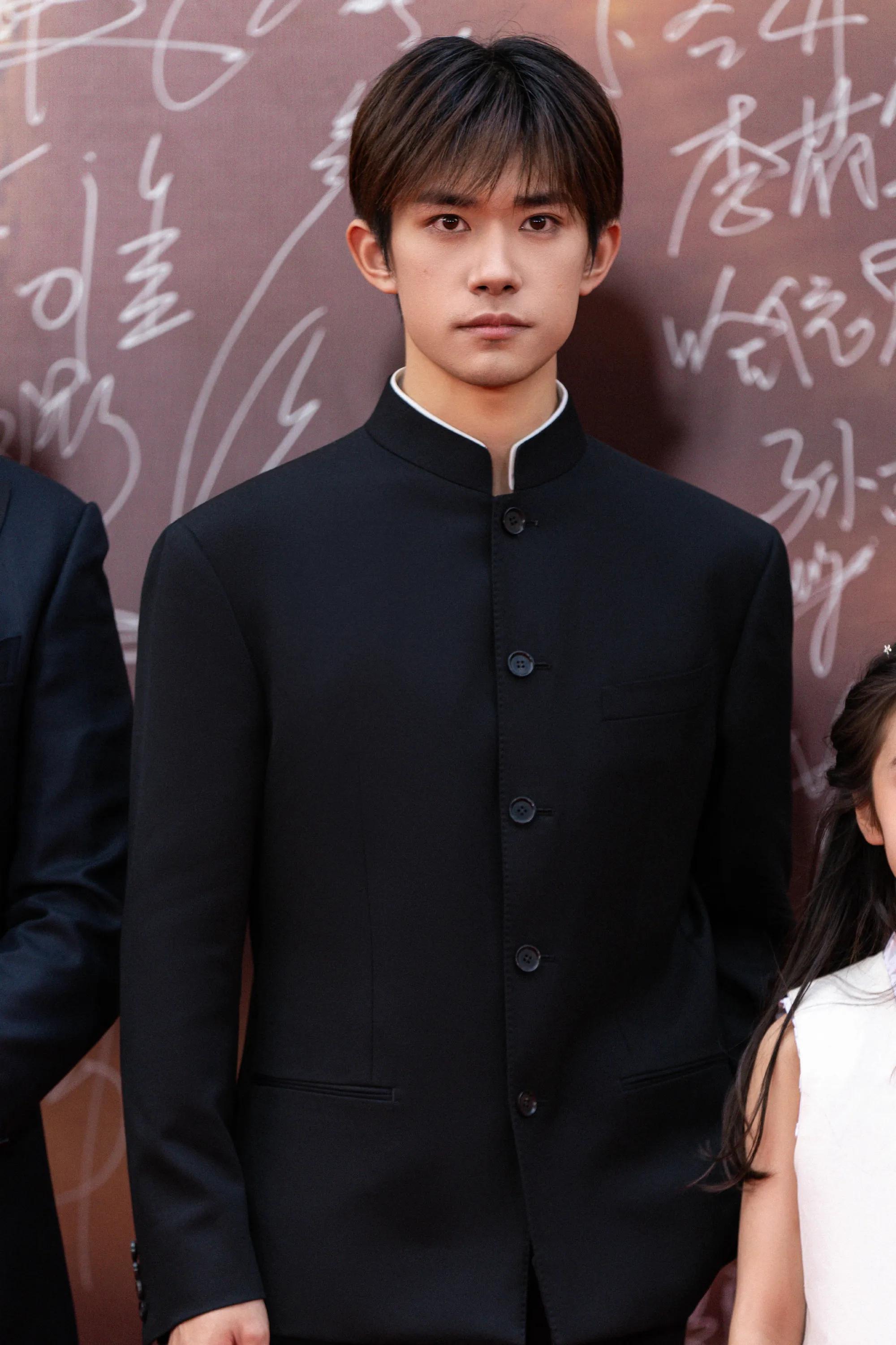 Wang Junkai is 2 years younger than Wang Yibo and looks 10 years ...