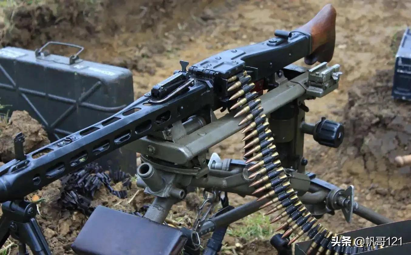 Hitler's Chainsaw - the best machine gun of WWII - iNEWS