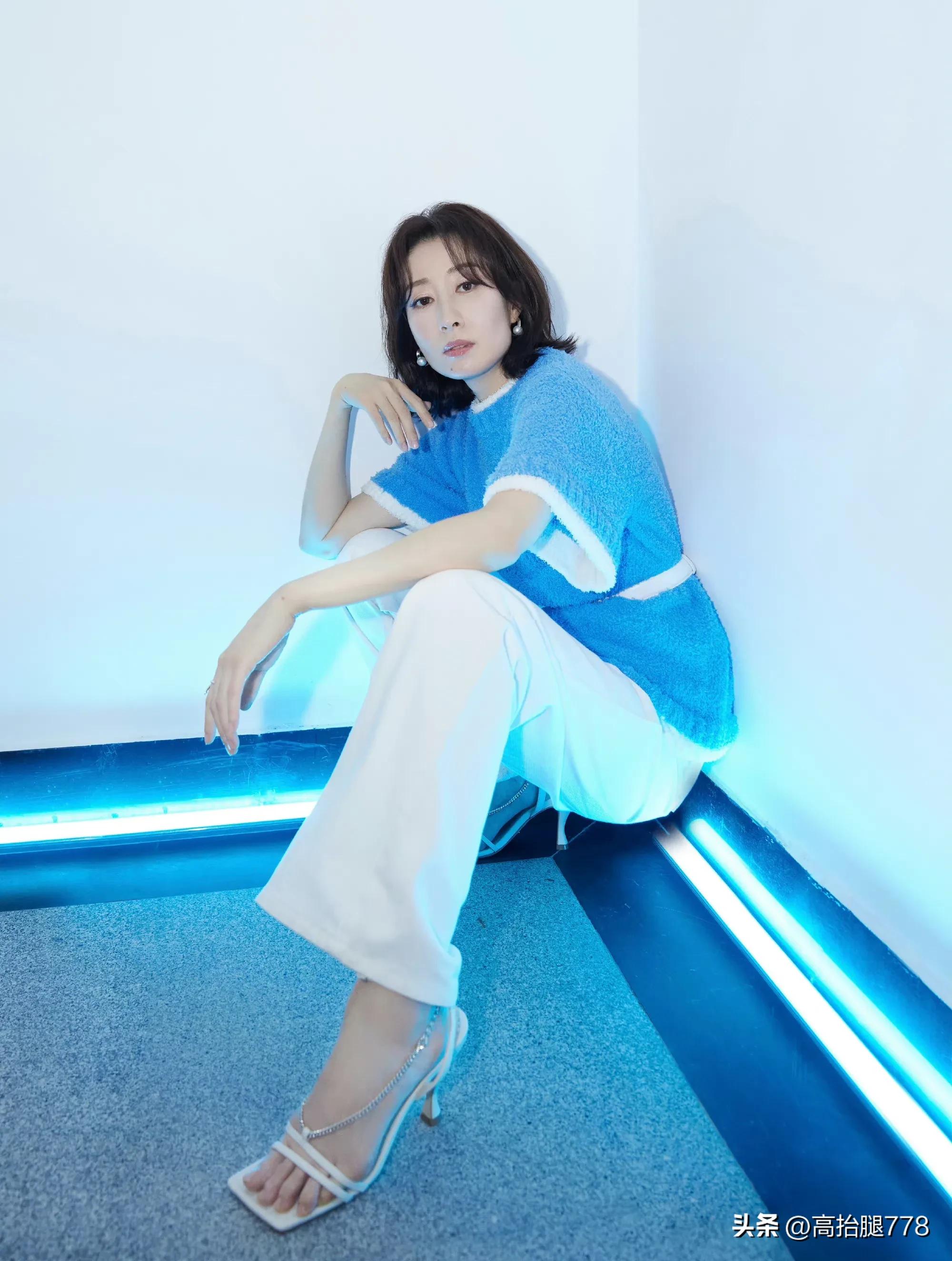Beautiful and sassy long-legged sister!Zhou Yutong - iNEWS