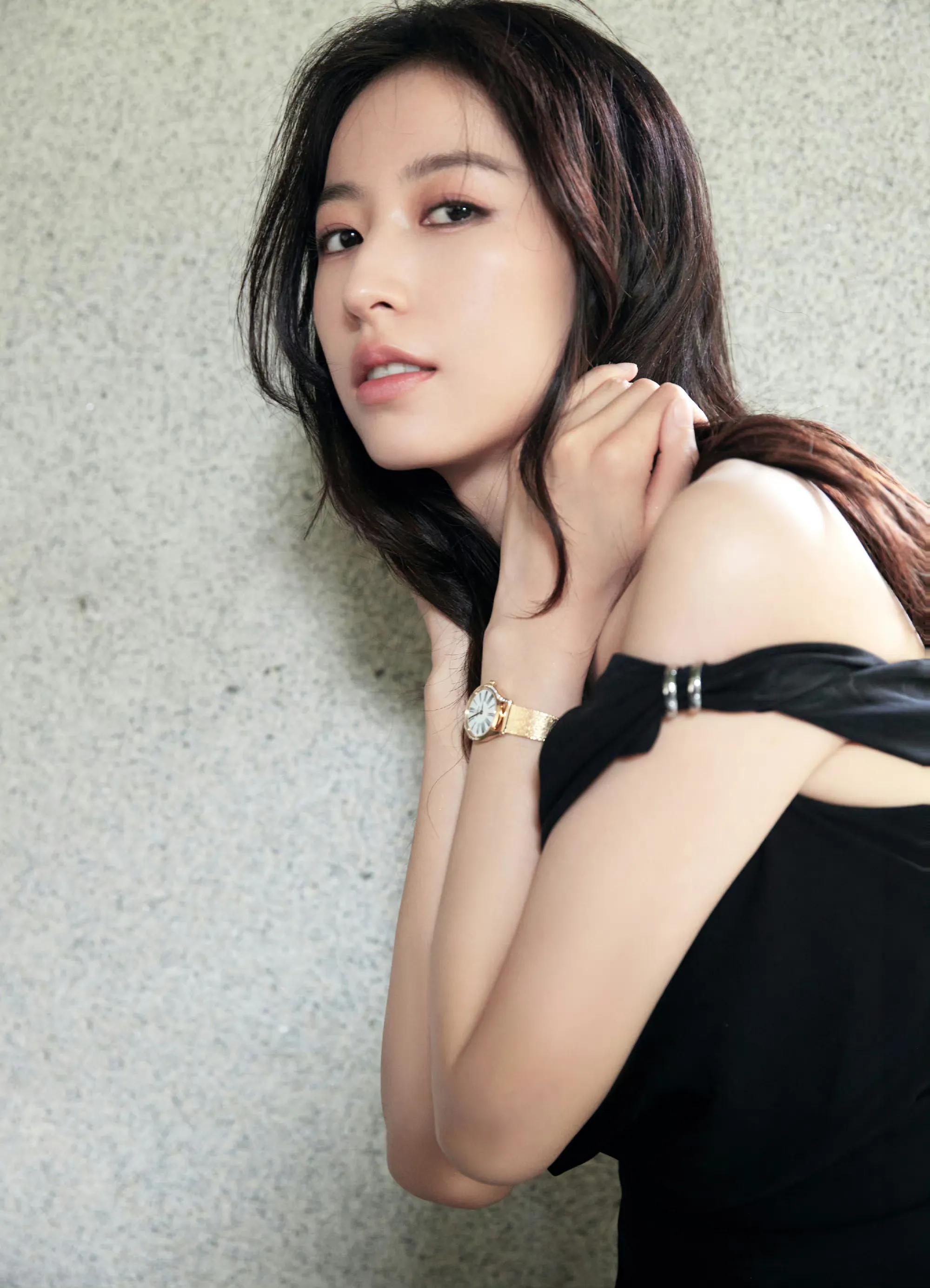 Zhou Yutong's beautiful picture - iNEWS