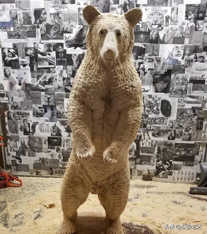 Rough and delicate chainsaw wood carvings - iMedia