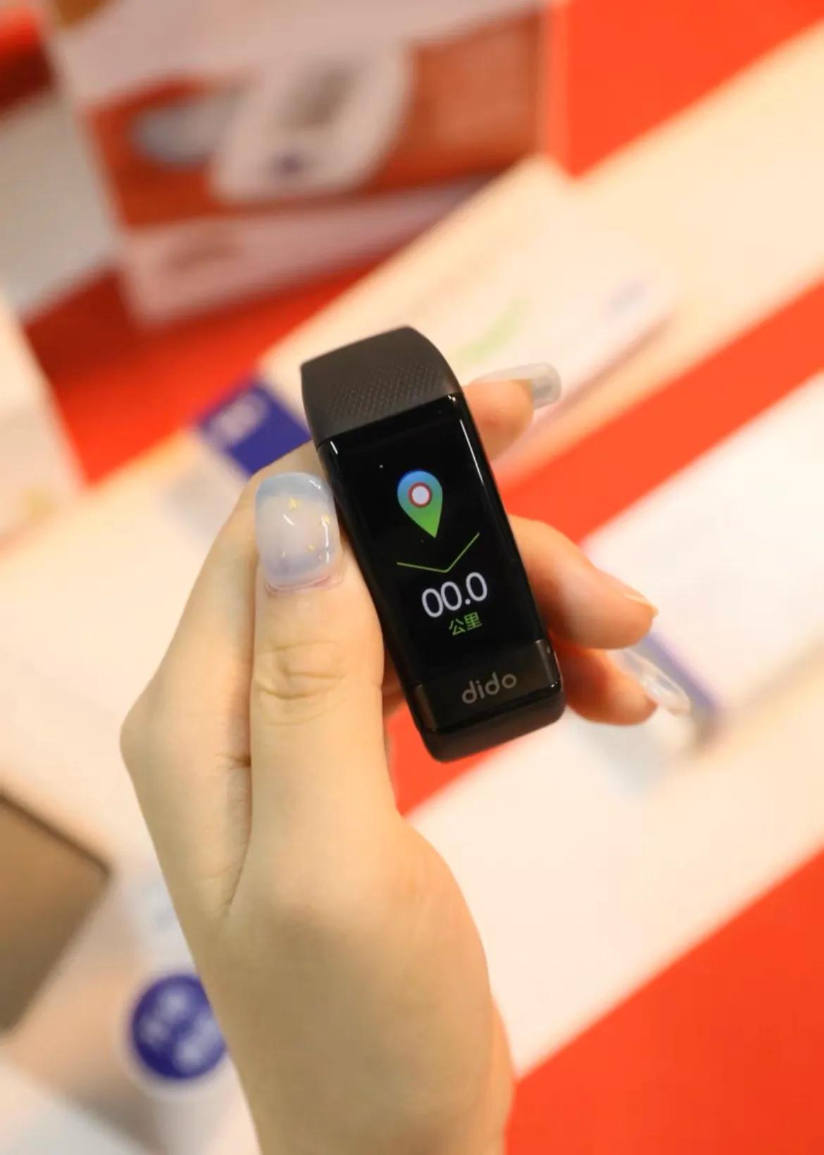 Give your family the best gift! dido R40S Pro smart bracelet: 24-hour personal health butler - iNEWS