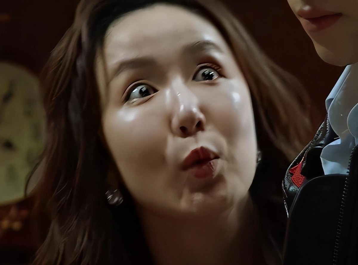 Laugh out loud! With a "silicone face" insisting on acting in CCTV's ...