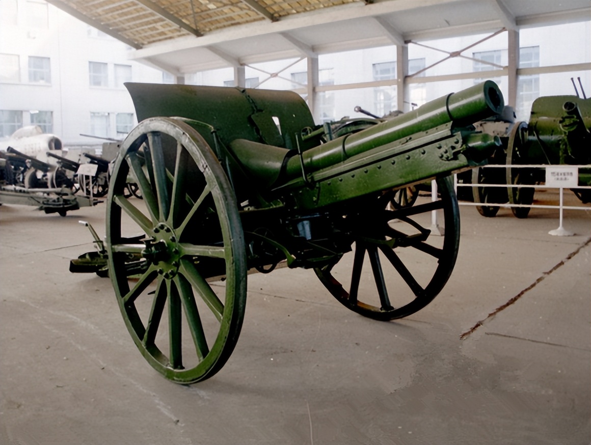 At the beginning of the 20th century, two types of field guns produced ...