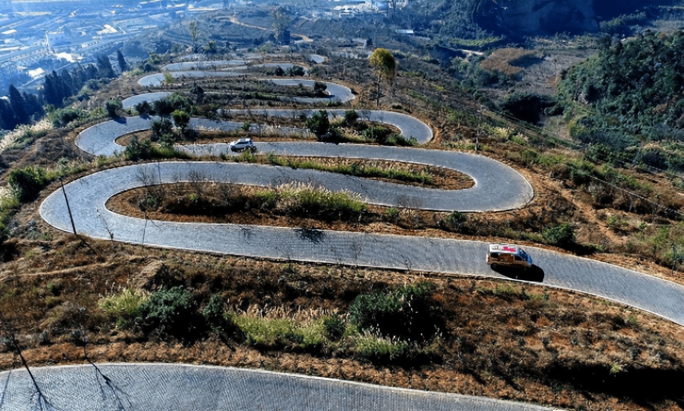 The Jiming Three Provinces Bridge built on the canyon in Yunguichuan ...