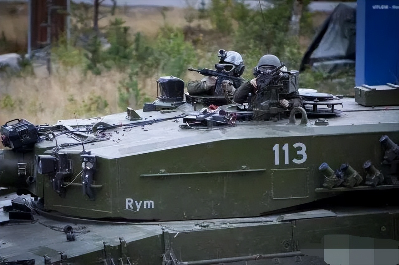 German Equipment - Leopard 2A4 Main Battle Tank - iMedia