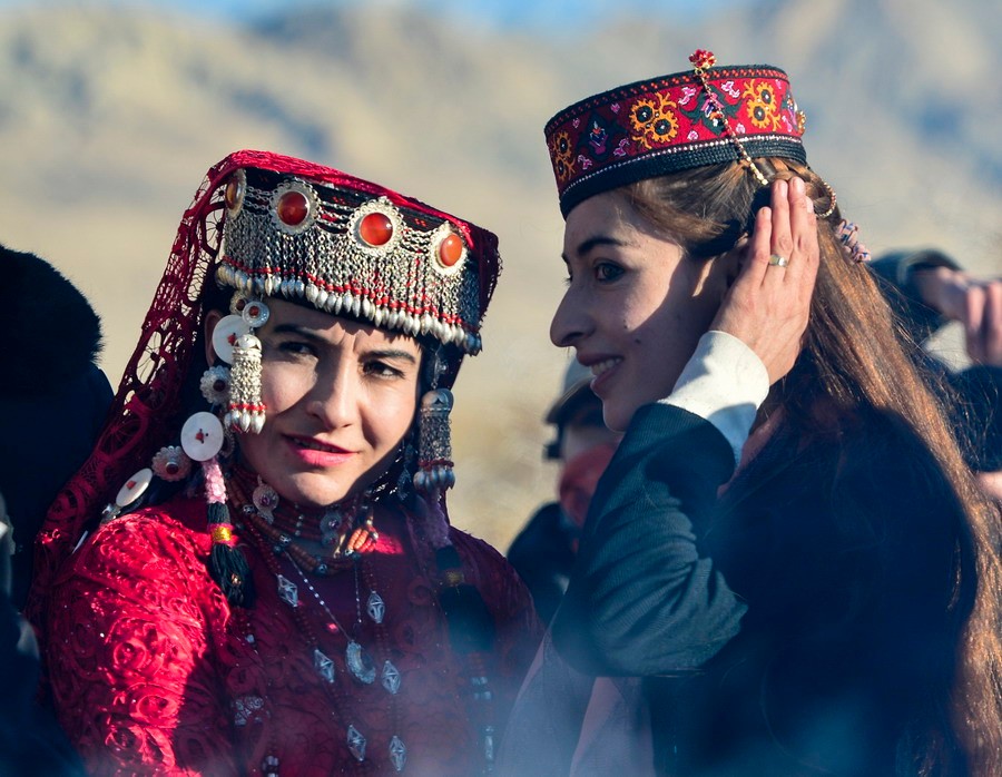 A special ethnic group in China: Tajiks with high noses and blue eyes ...