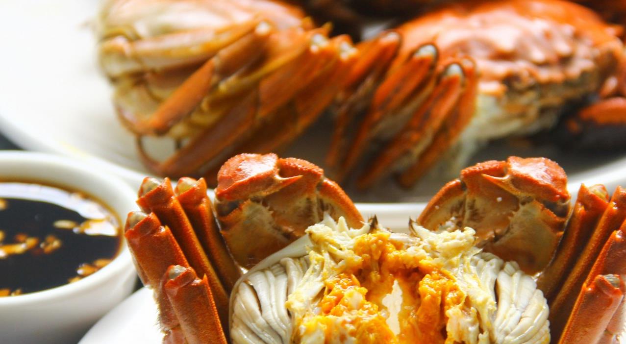 Don't eat the crab immediately after it's steamed. Remember to remove ...