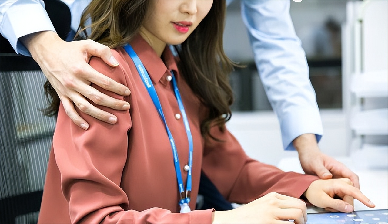 Infidelity in marriage, suspected rape, sexual assault in the workplace, Zhou Xun's new drama is ...