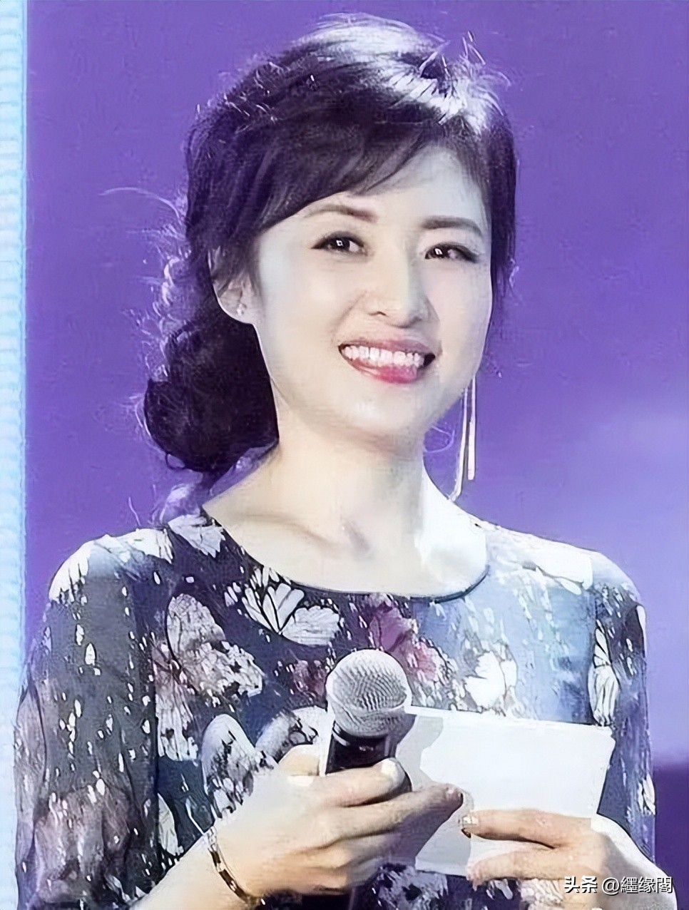 Compared with Dong Qing and Zhou Tao's calligraphy, who is better at ...