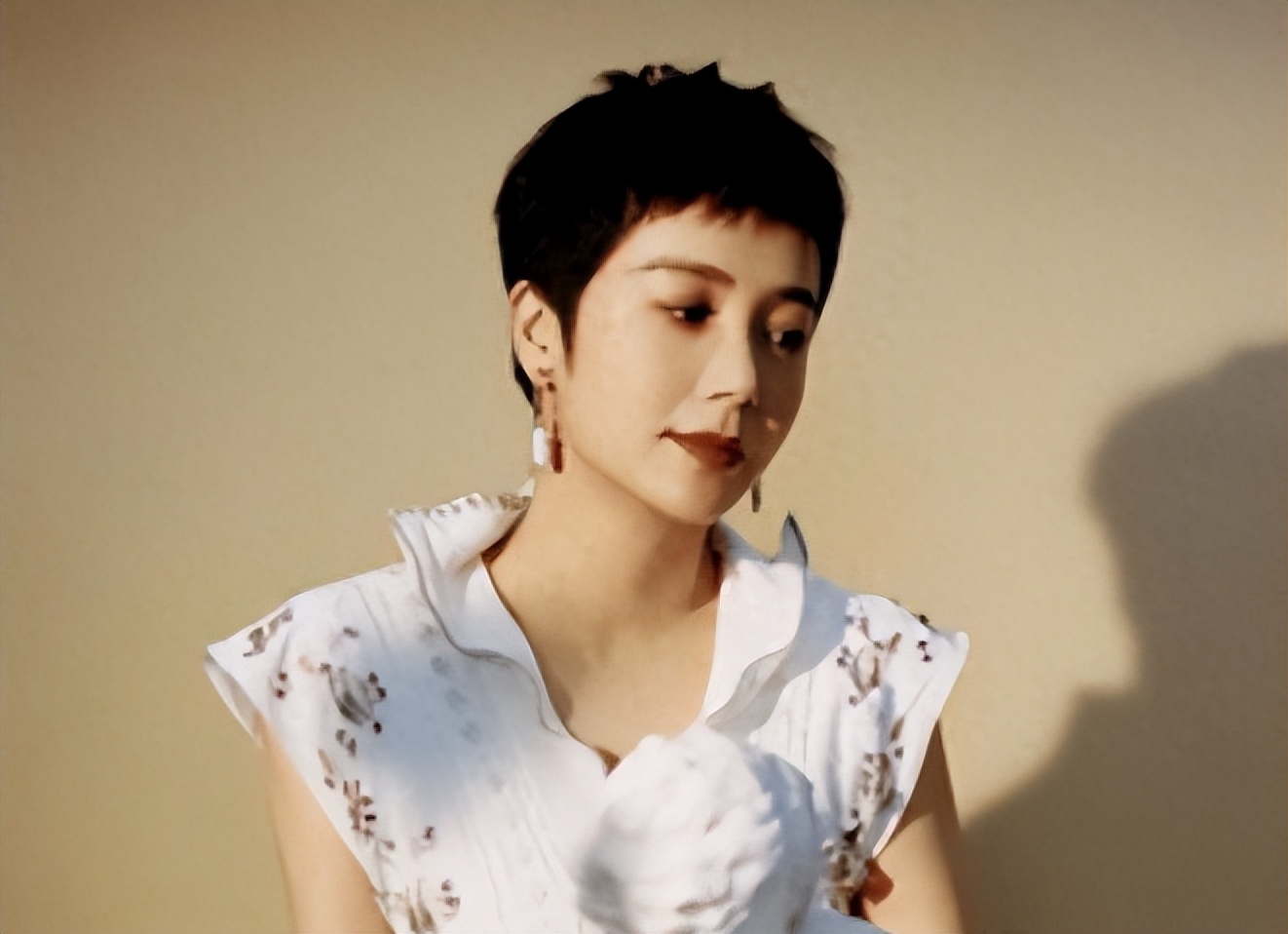 The "nurturing scandal" escalated again. This time, 57-year-old Jiang ...