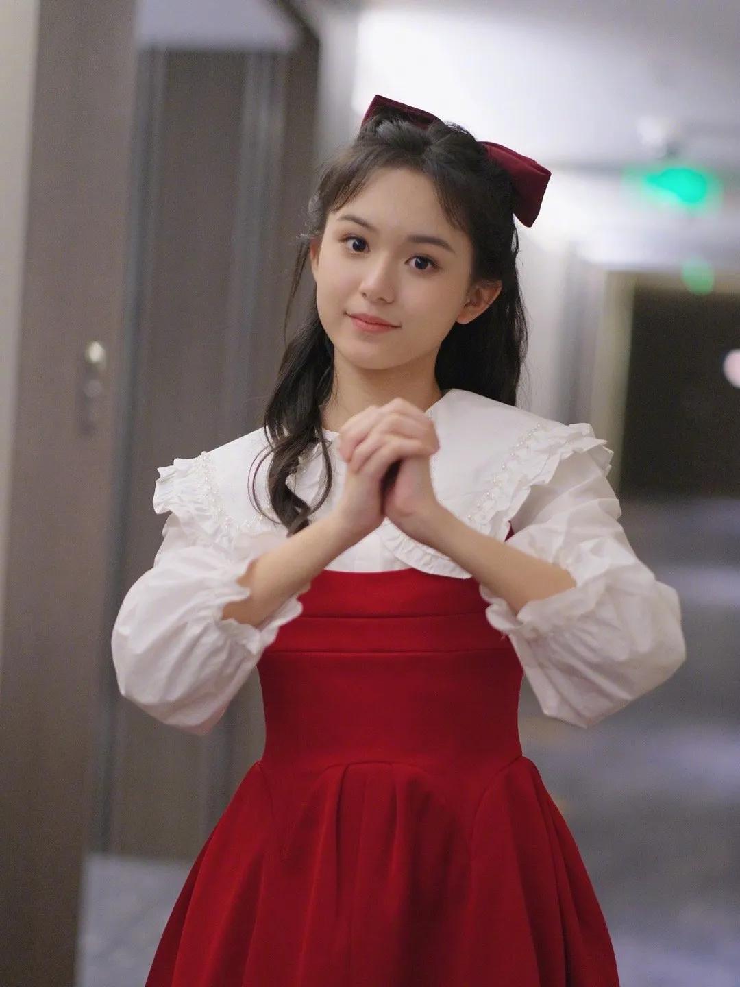 Xiao Minglan grows up and attends the Spring Festival Gala with Minglan ...