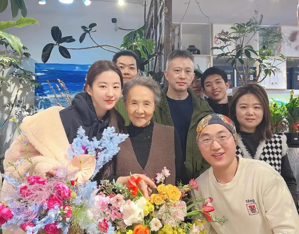 Beautiful and elegant grandma Wu Yanshu - iNEWS