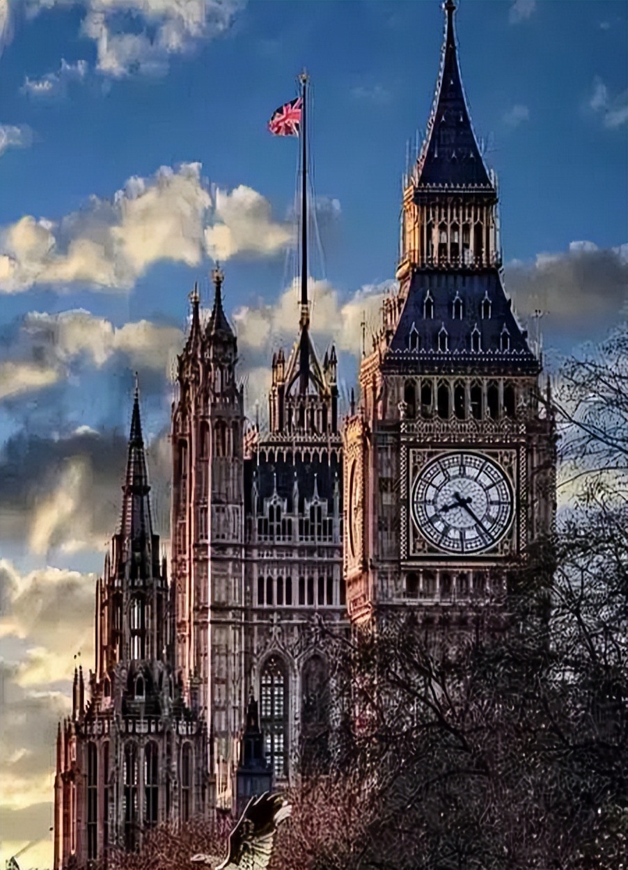 What are the characteristics of medieval British Gothic architecture ...