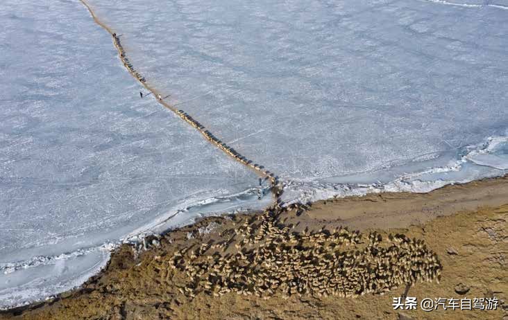 Facing the Tuiwa Village in Pumoyongcuo, enjoy the transition on the ...