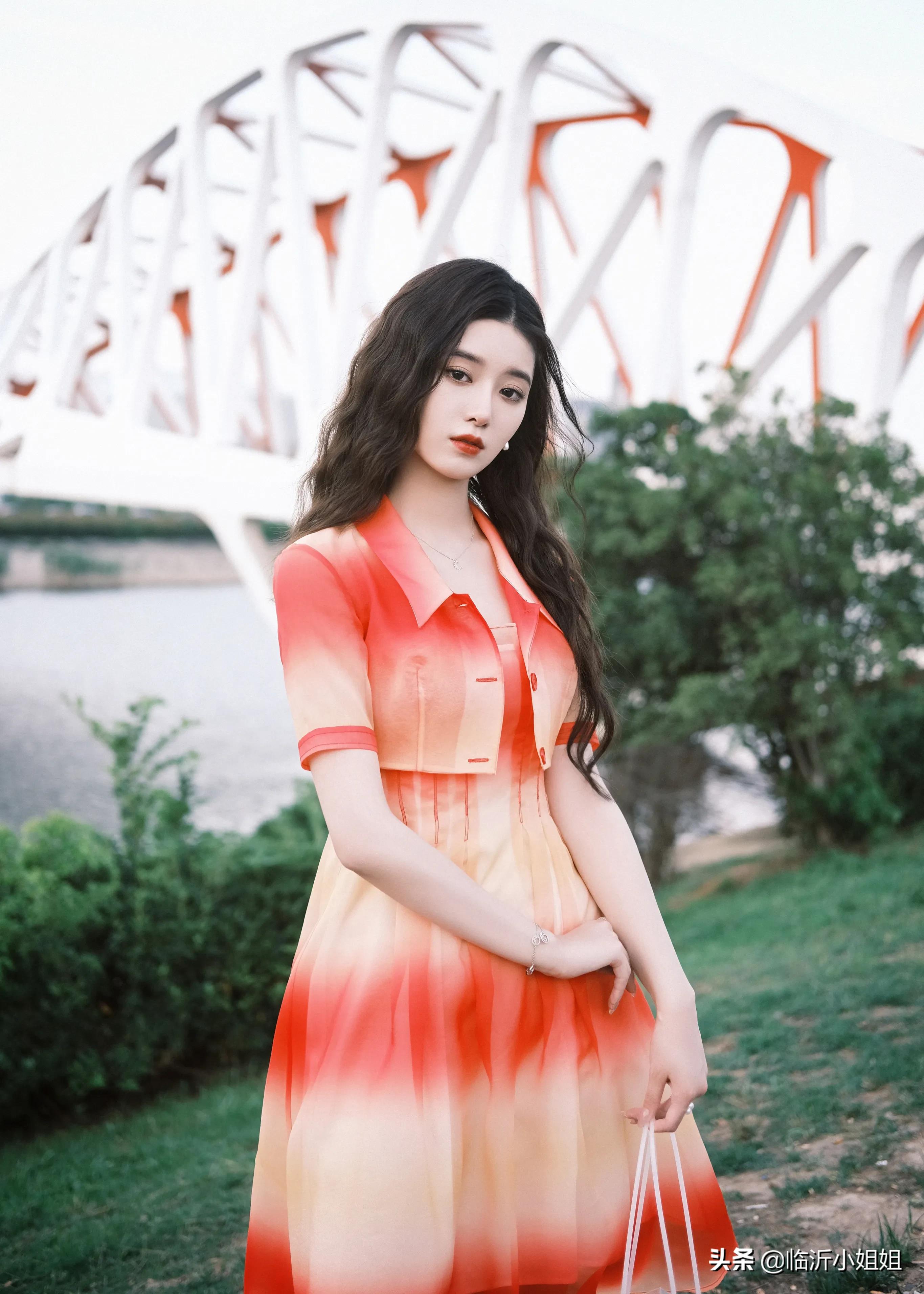 Xu Yiyang, a pure and sweet beautiful girl, she debuted as a singer ...