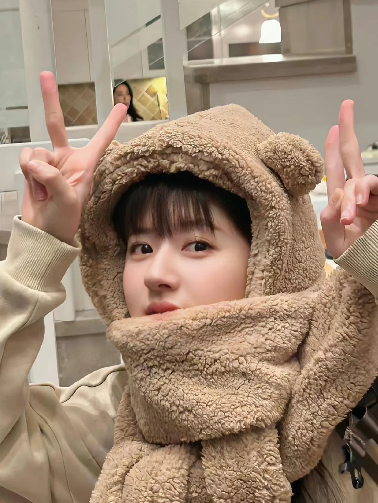 Zhao Lusi Put On The Costume Of Sang Zhi Played By Secretly Cant Hide Is She Cute Enough