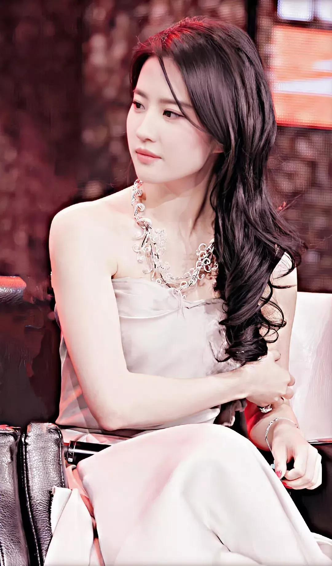 Liu Yifei's perfect goddess - iNEWS