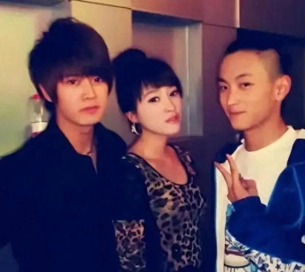 Photos of Ren Jialun and Lan He were exposed. The two people who were exposed knew each other 10 ...