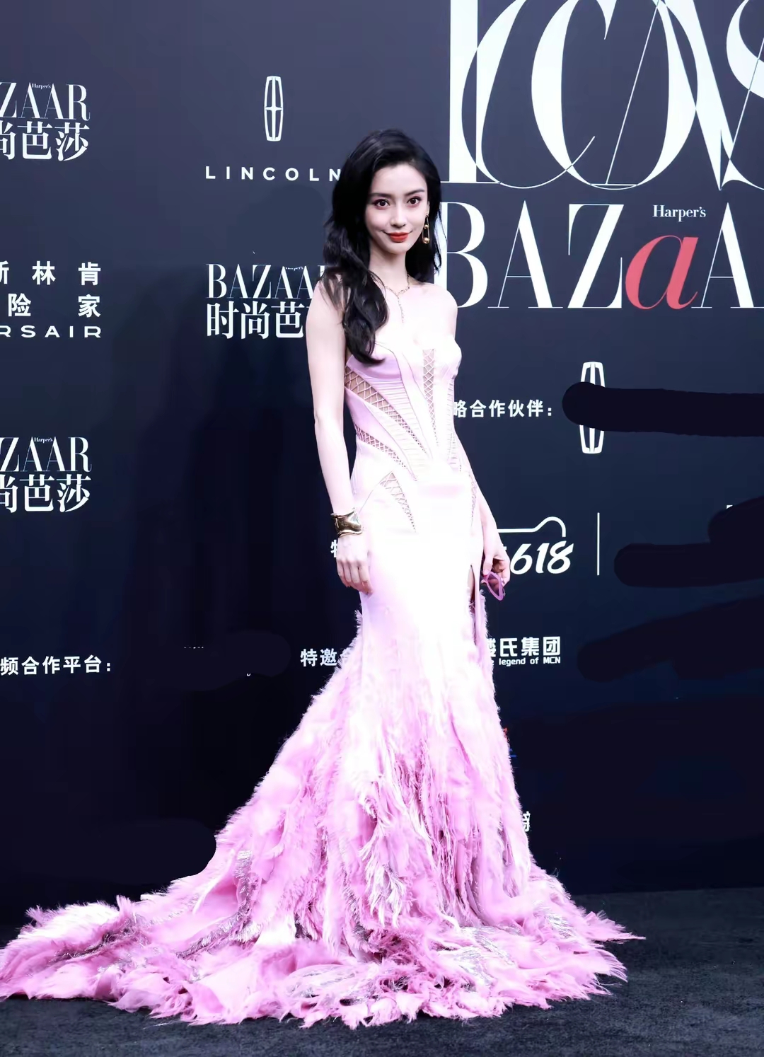 Bazaar night actresses compete for beauty and nursery rhymes, Yang Ying, Yang Zi, Tang Yan, Reba ...