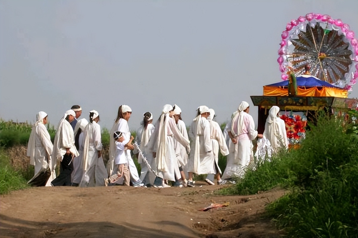 The ancients emphasized that "don't move tombs, ten moves and nine ...