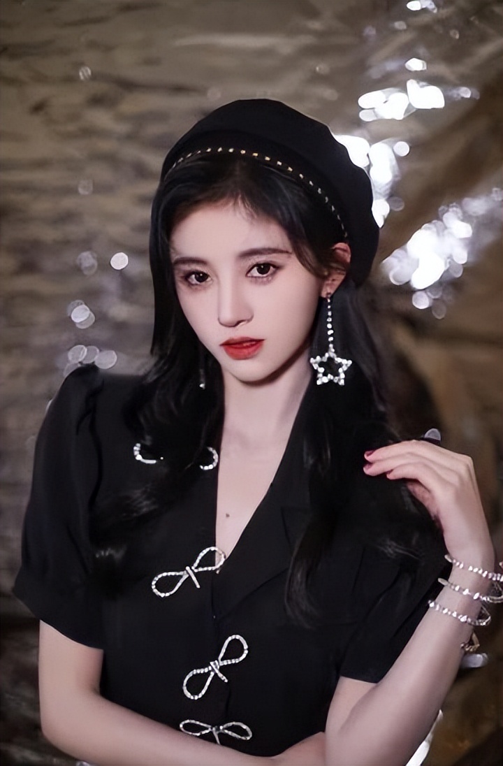 It makes you beautiful but does not make you a god. Ju Jingyi was ...