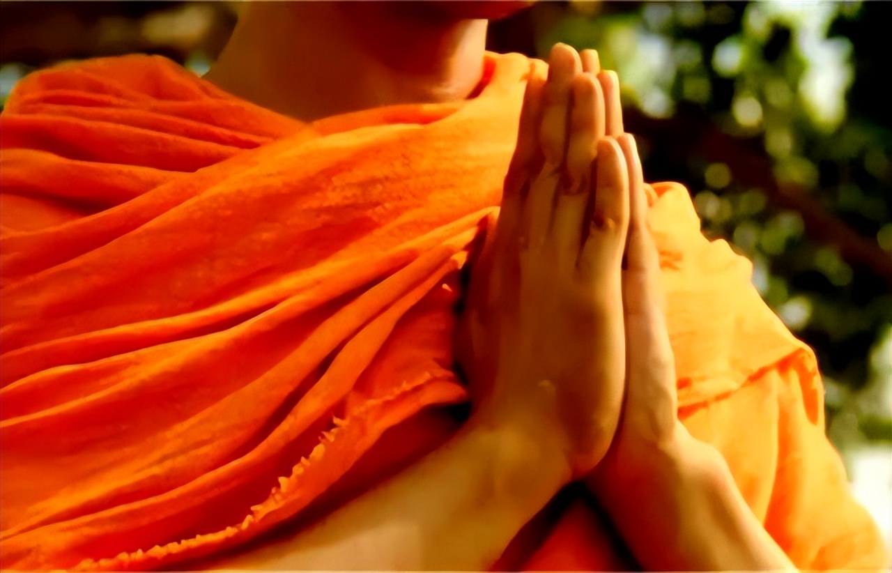 The last life of Buddha: The Buddha saw that the lonely elder came to ...