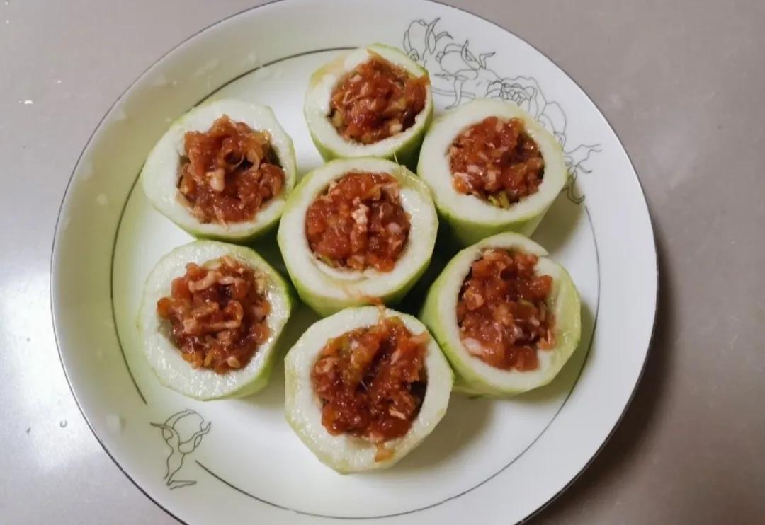 Loofah stuffed meat is a delicious and nutritious dish - iNEWS