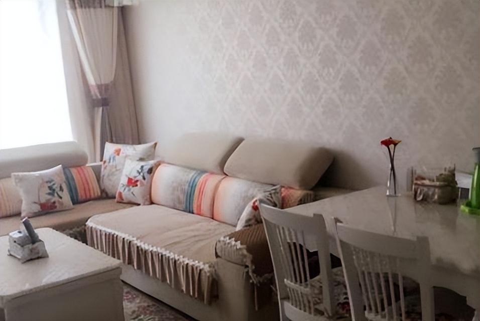 It took 2 months to move into a new home of 86 square meters. The ...
