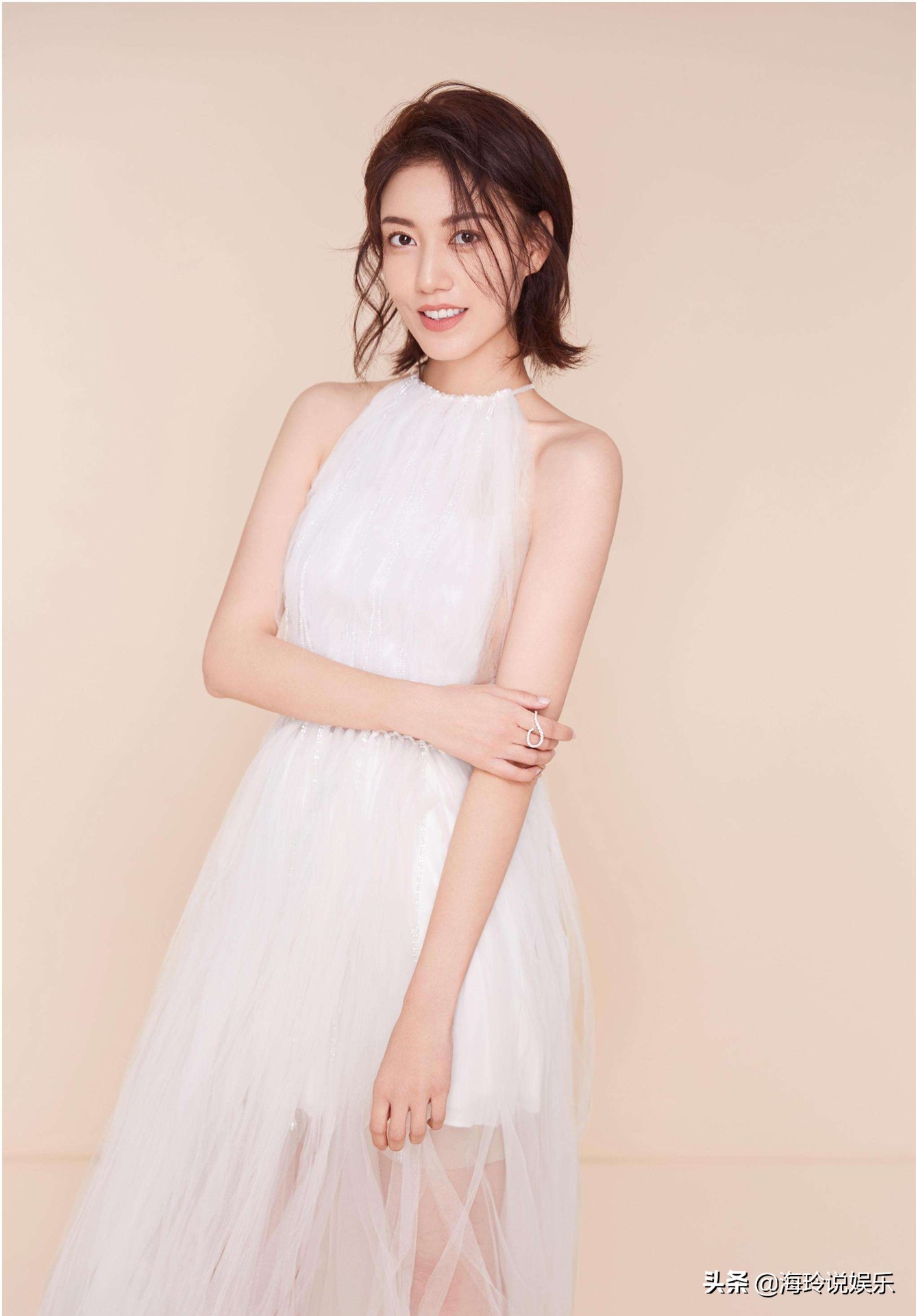 Gao Lu, she looks like Gao Yuanyuan, she is the white moonlight in the ...