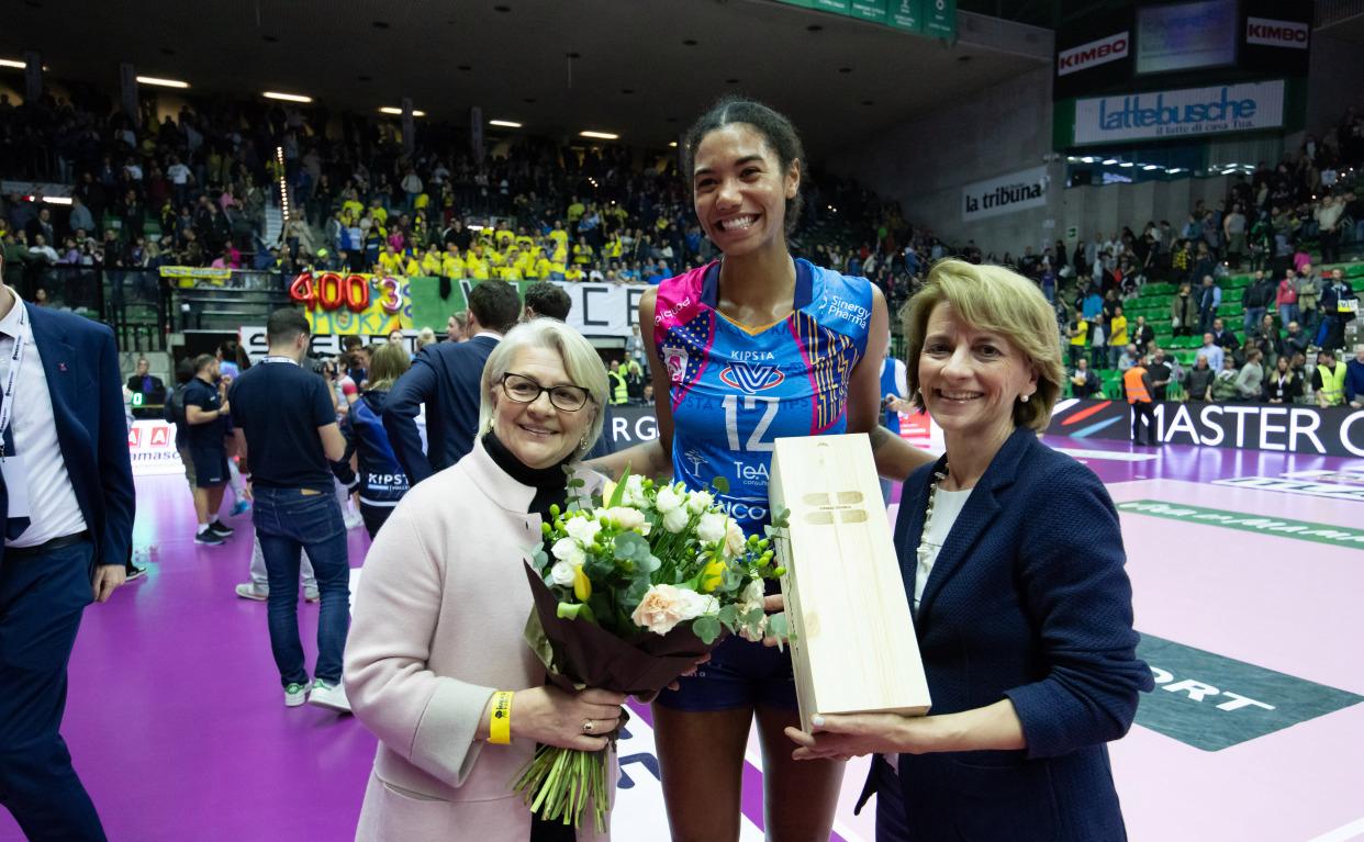 Egnu and his male friends watched the match! 5 people in Kone scored in ...