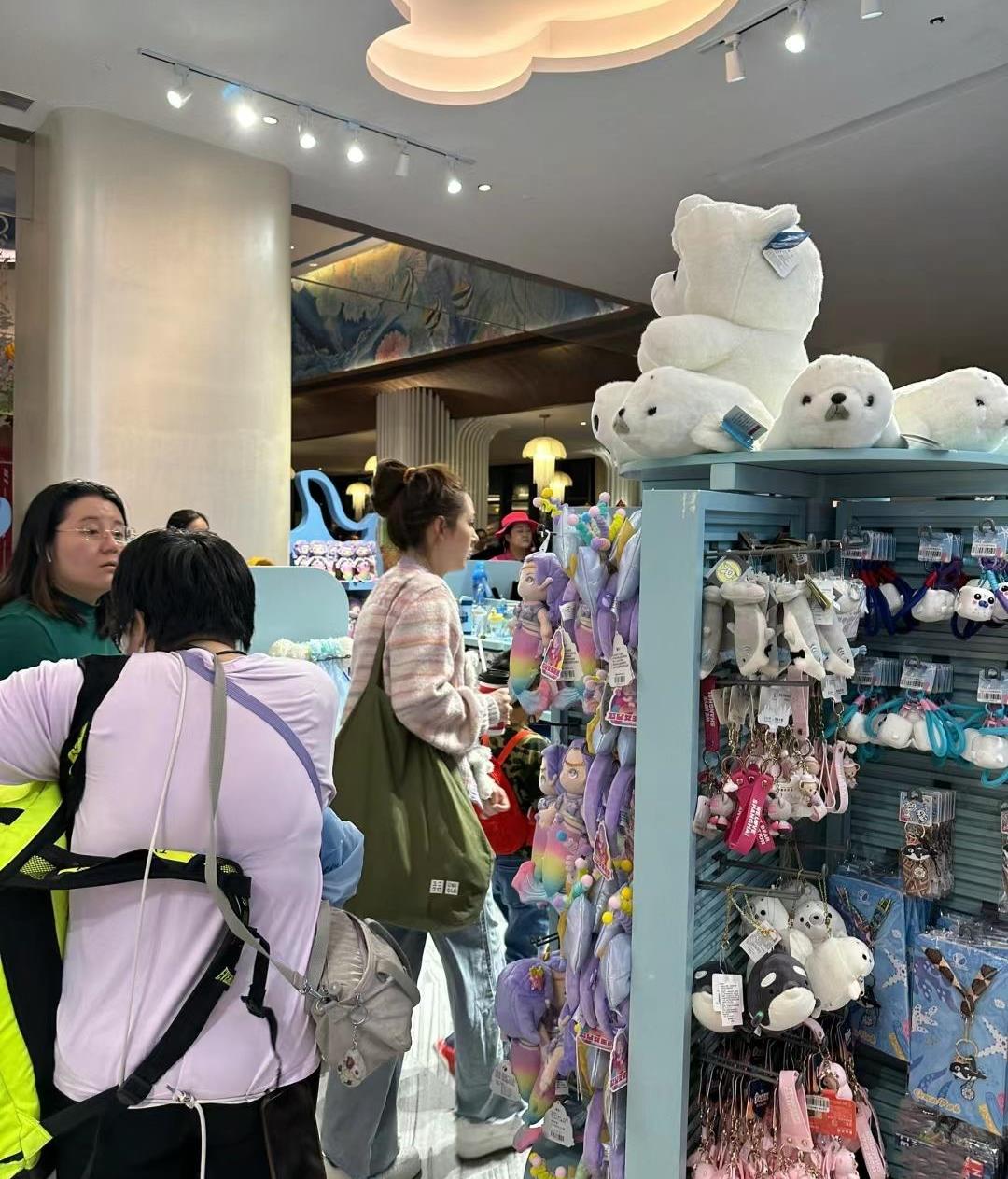 Photos of Xiang Zuo's family of three playing together! Guo Biting is ...