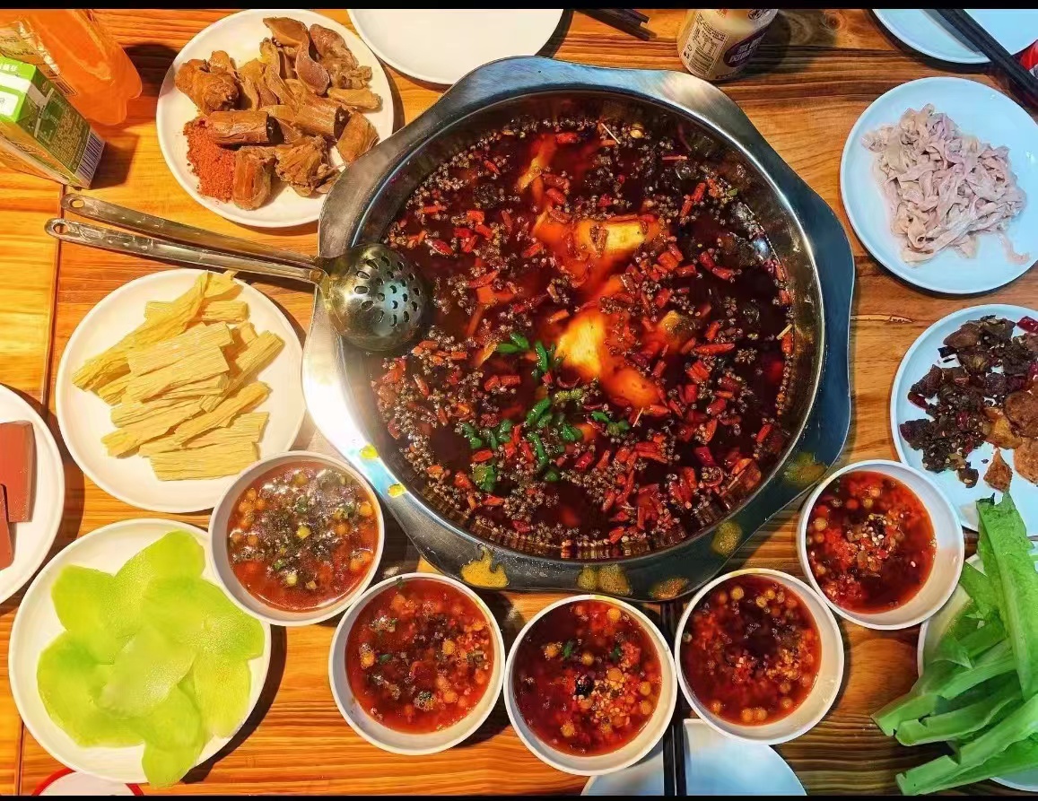 Self-eating bullfrogs? ! This hot pot restaurant is amazing! - iMedia