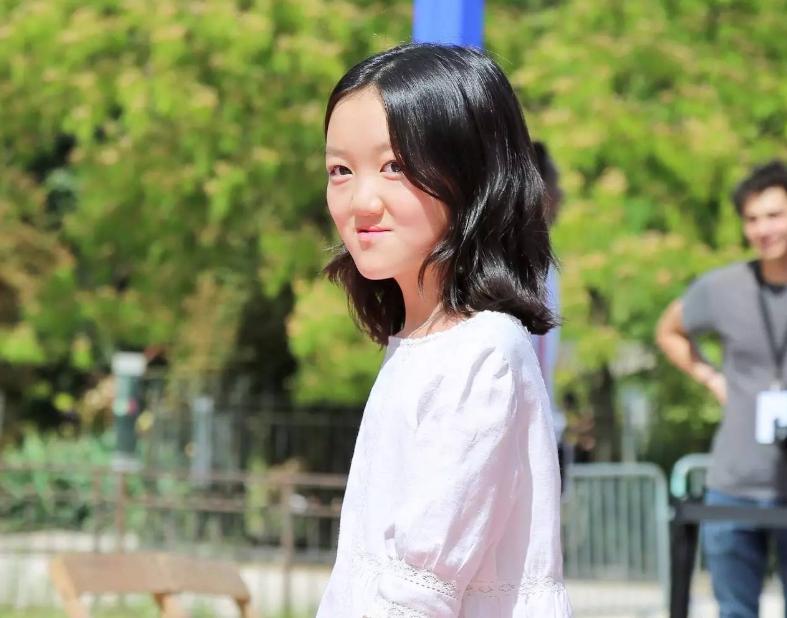 Li Yan returned to China in a low-key manner, went shopping and chatted ...