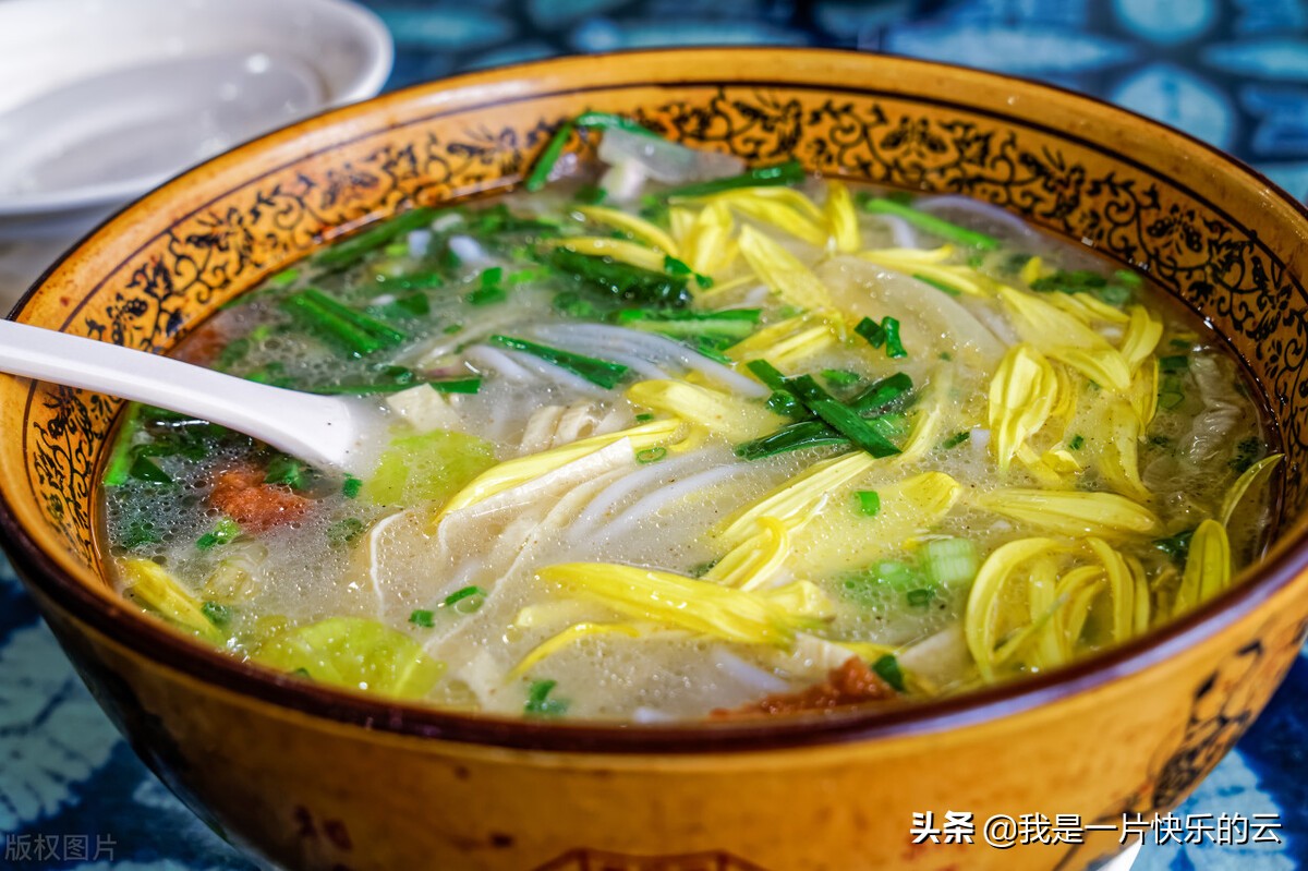 Yunnan specialty snacks, cross-bridge rice noodles that you can never ...