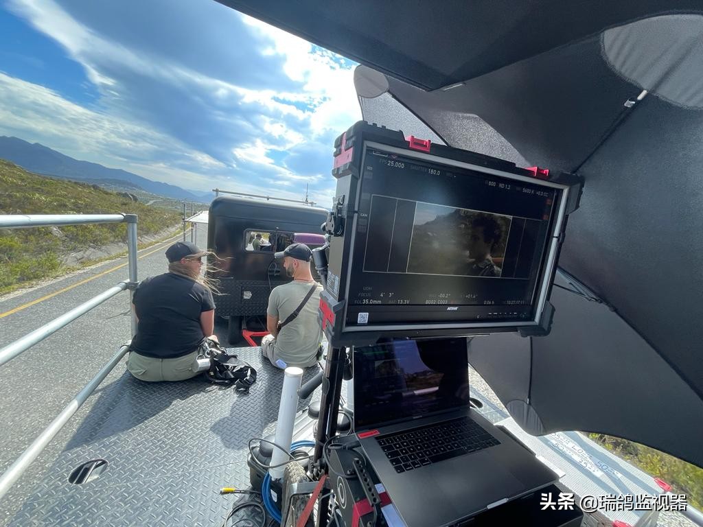 Why use a large monitor for filming?Armor No. 1 takes you to the scene ...