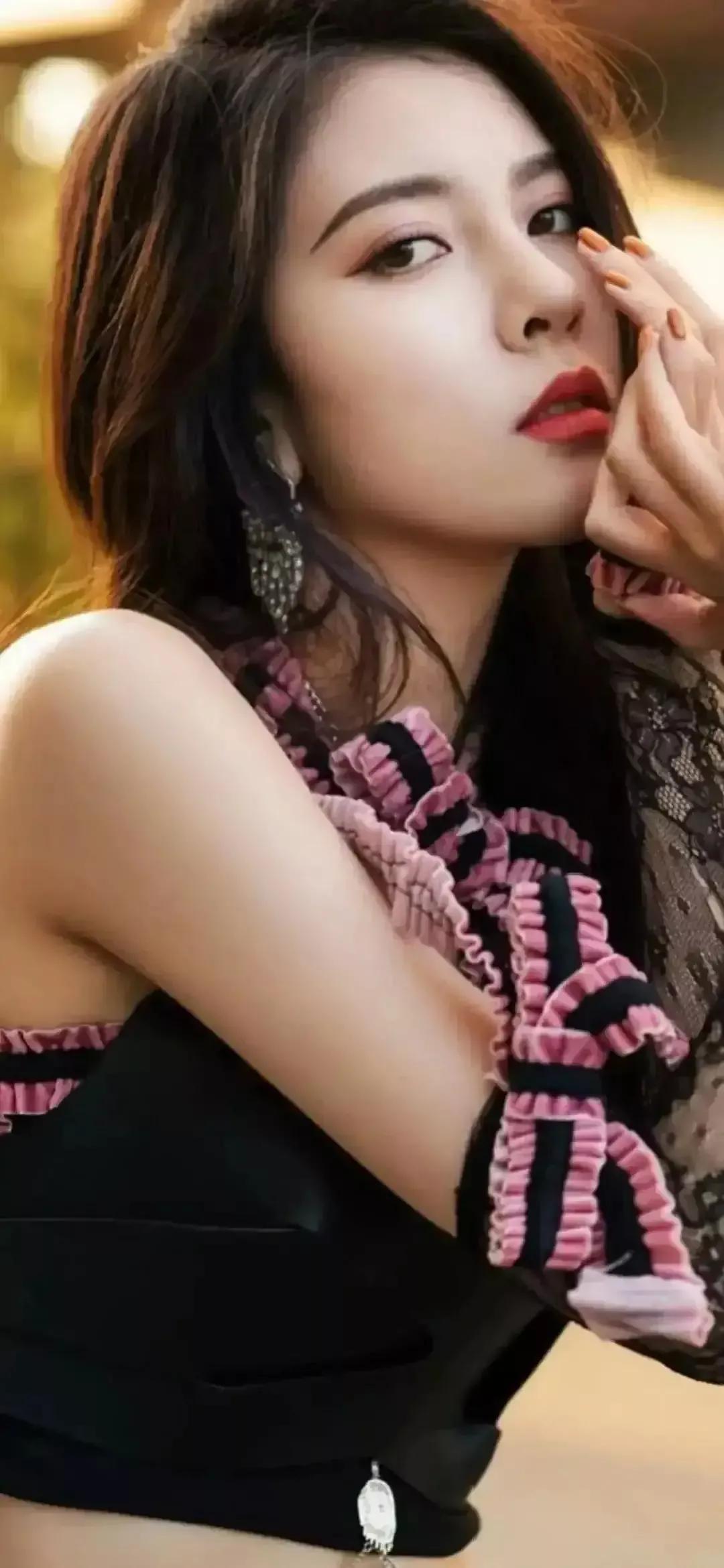 Sexy and charming Song Yanfei - iMedia