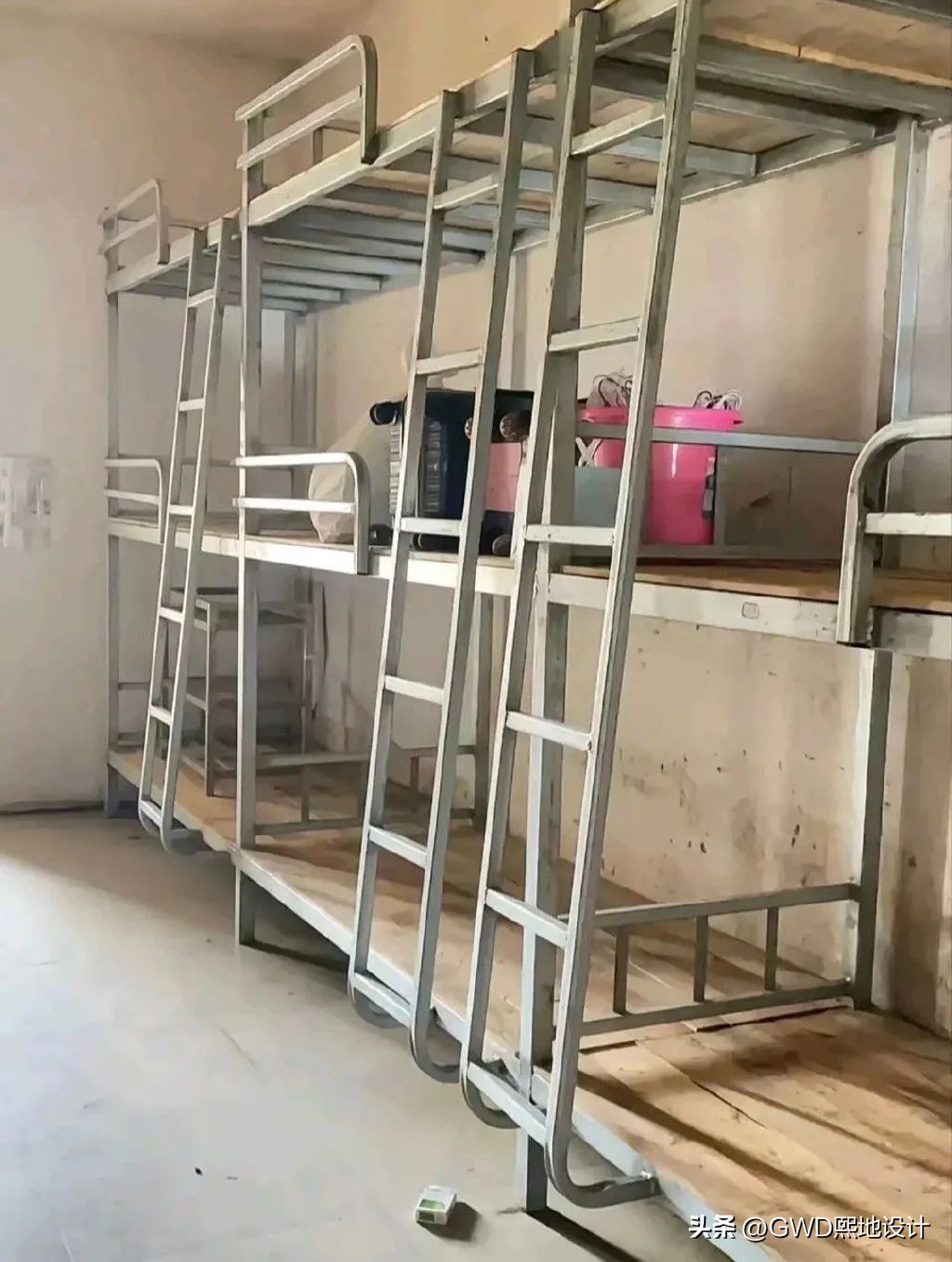 "Design" in the dormitory?More than 300 people sleep in one room?The ...