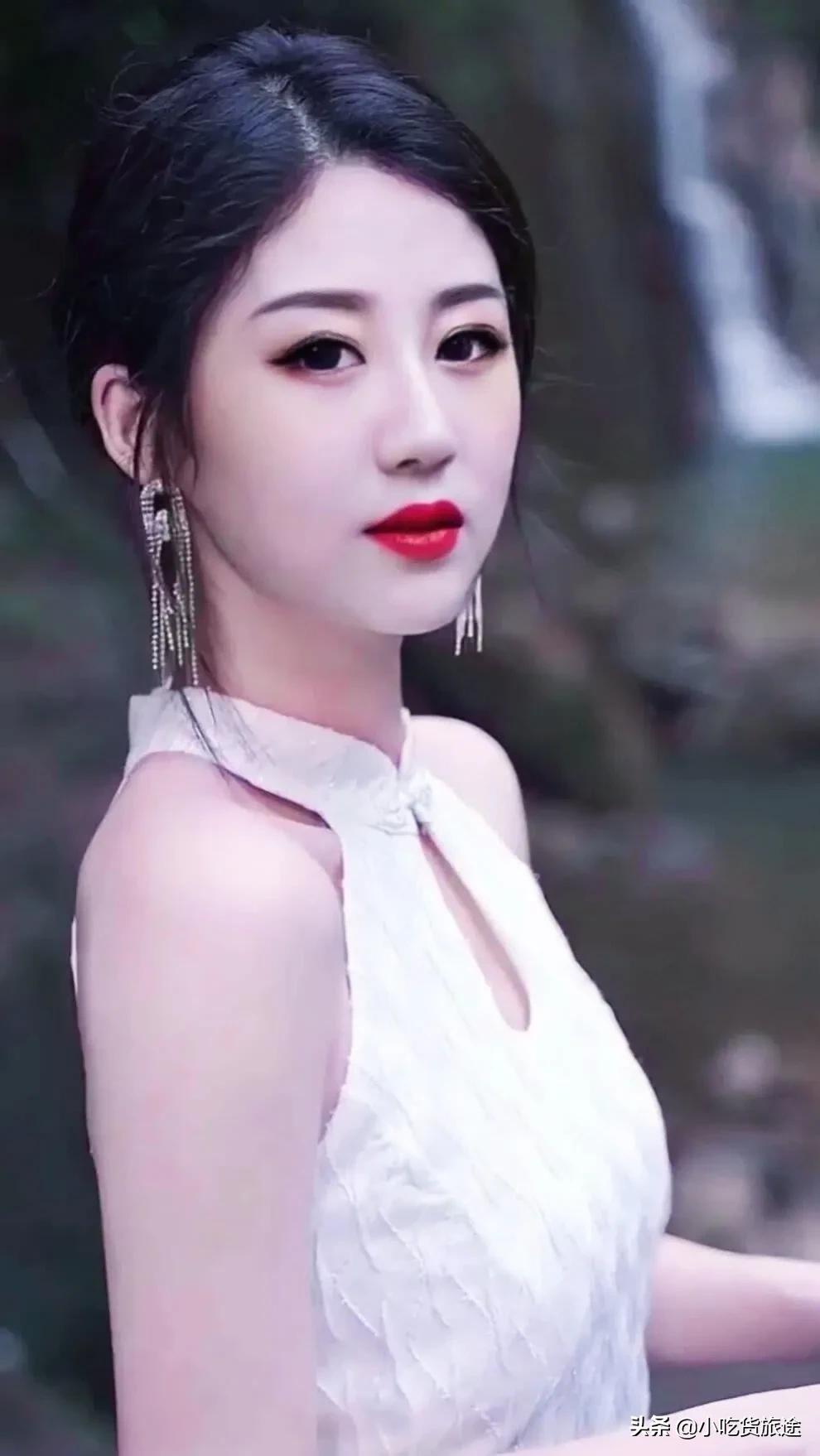 How beautiful is "Zhou Tao", the first sister of CCTV? - iNEWS