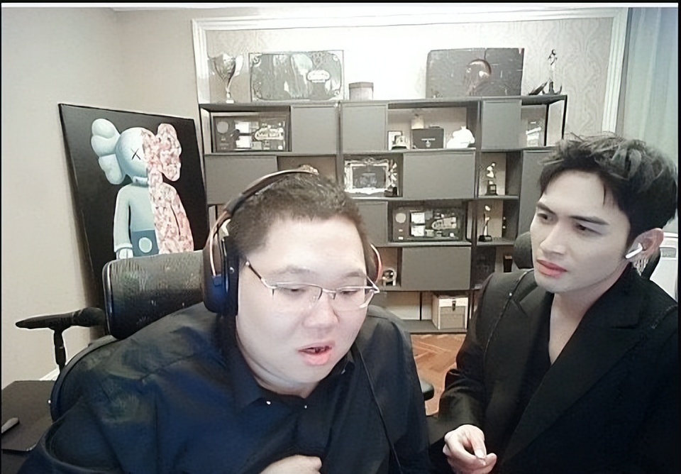 With 300,000 VIP guests watching, the PDD Fan Club, which invites Li ...