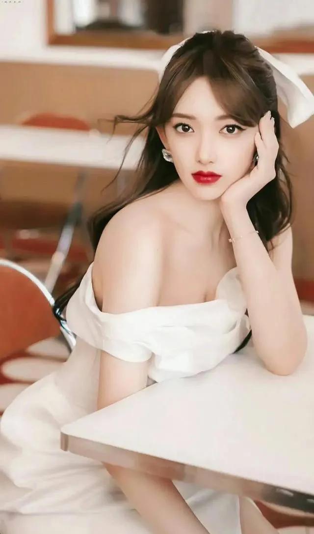 Beautiful pictures of Cheng Xiao - iNEWS