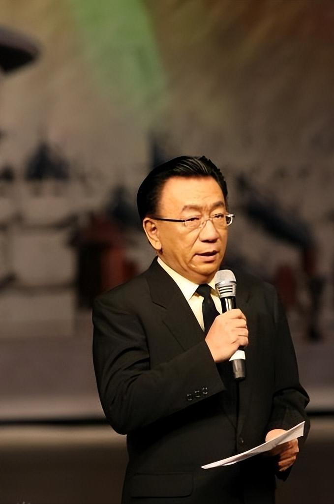 Hou Yaowen's cemetery cost 7 million yuan, Guo Degang led the crowd to ...