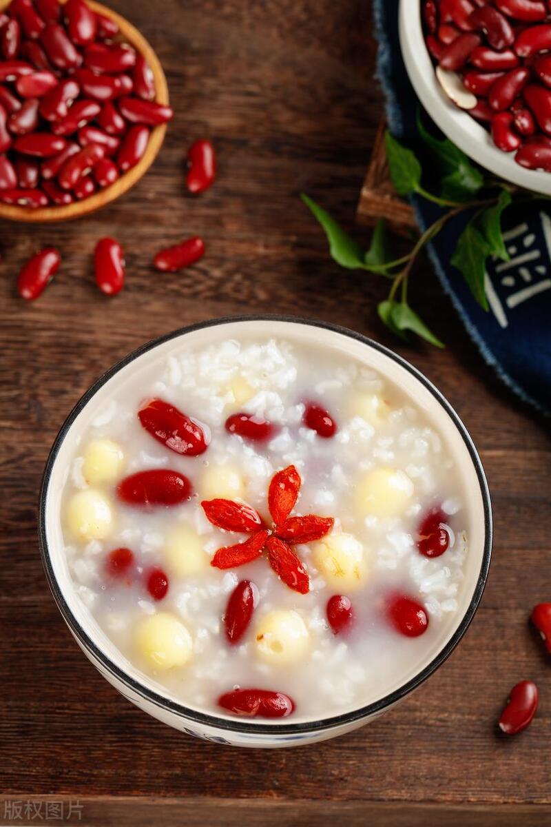 Lotus seed glutinous rice porridge uses lotus seeds and glutinous rice ...