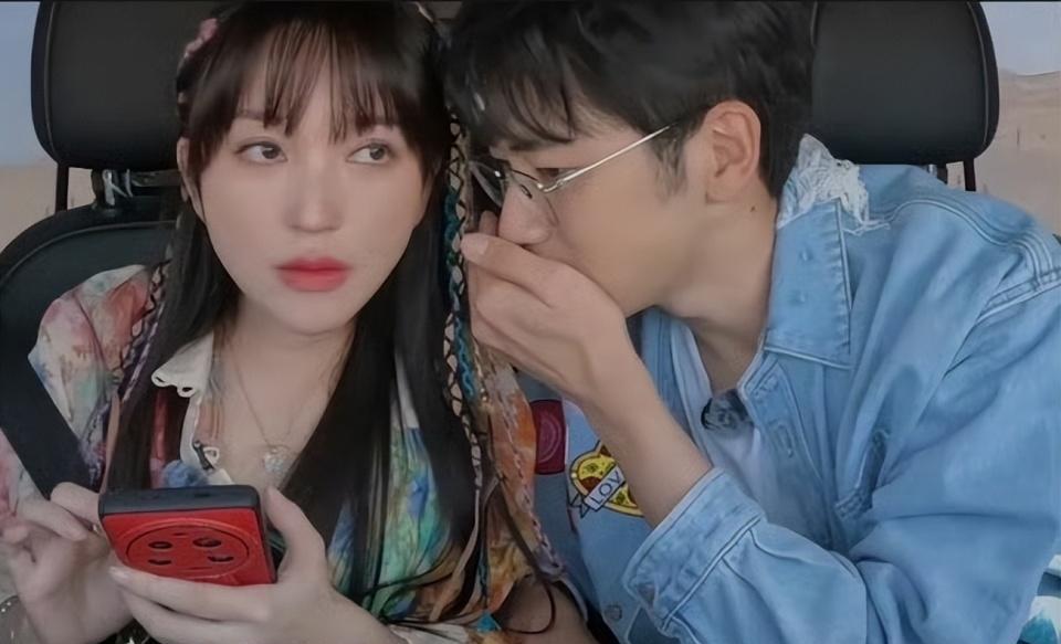 42-year-old Jin Sha brought her 23-year-old boyfriend to the show. The boyfriend needed to be ...