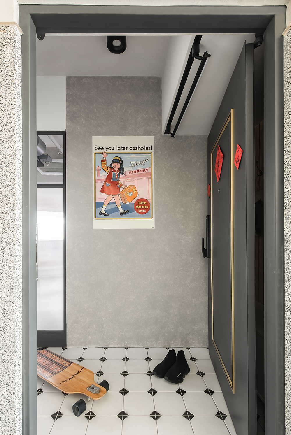 The 69 square meters are stuffed to the brim, but they are chaotic and ...