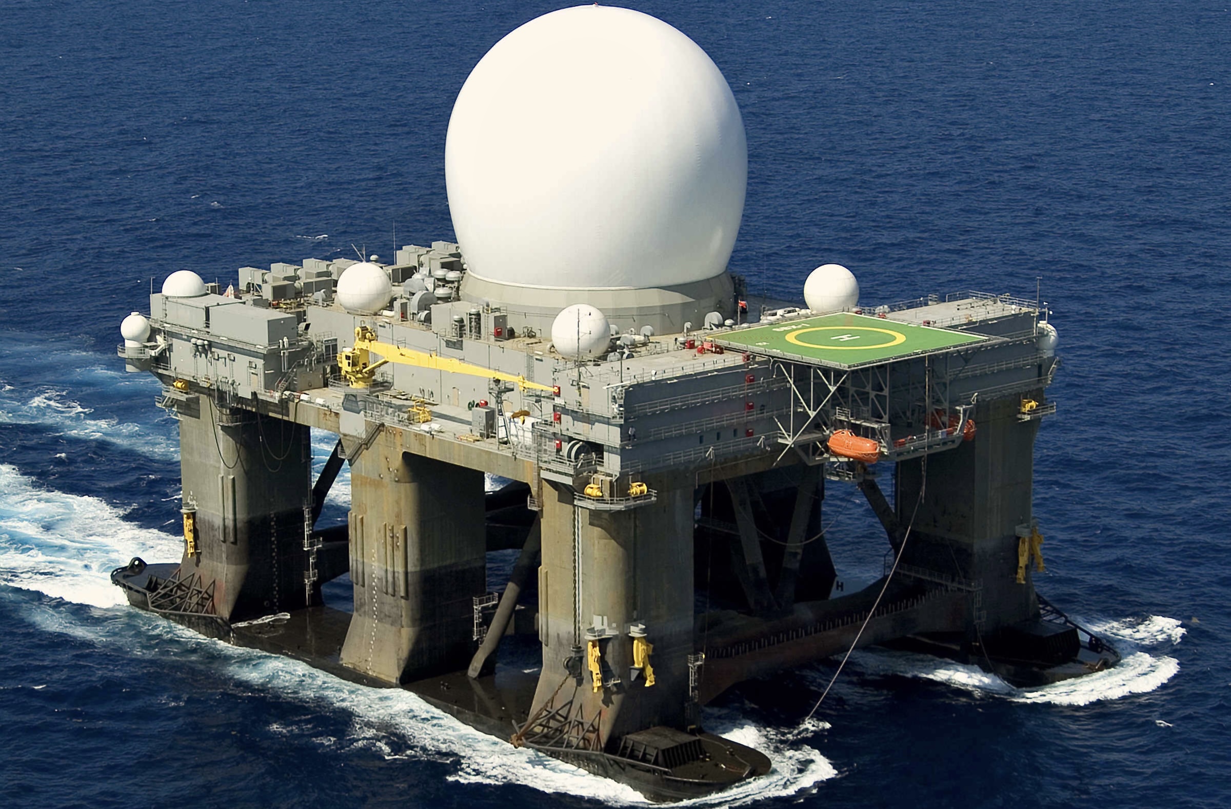 The Type 055B destroyer is equipped with a radar with a detection range ...